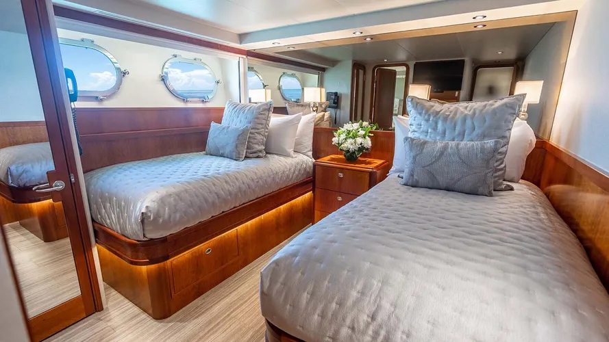 KEMOSABE yacht for charter (Westport, 34.14m, 2007)